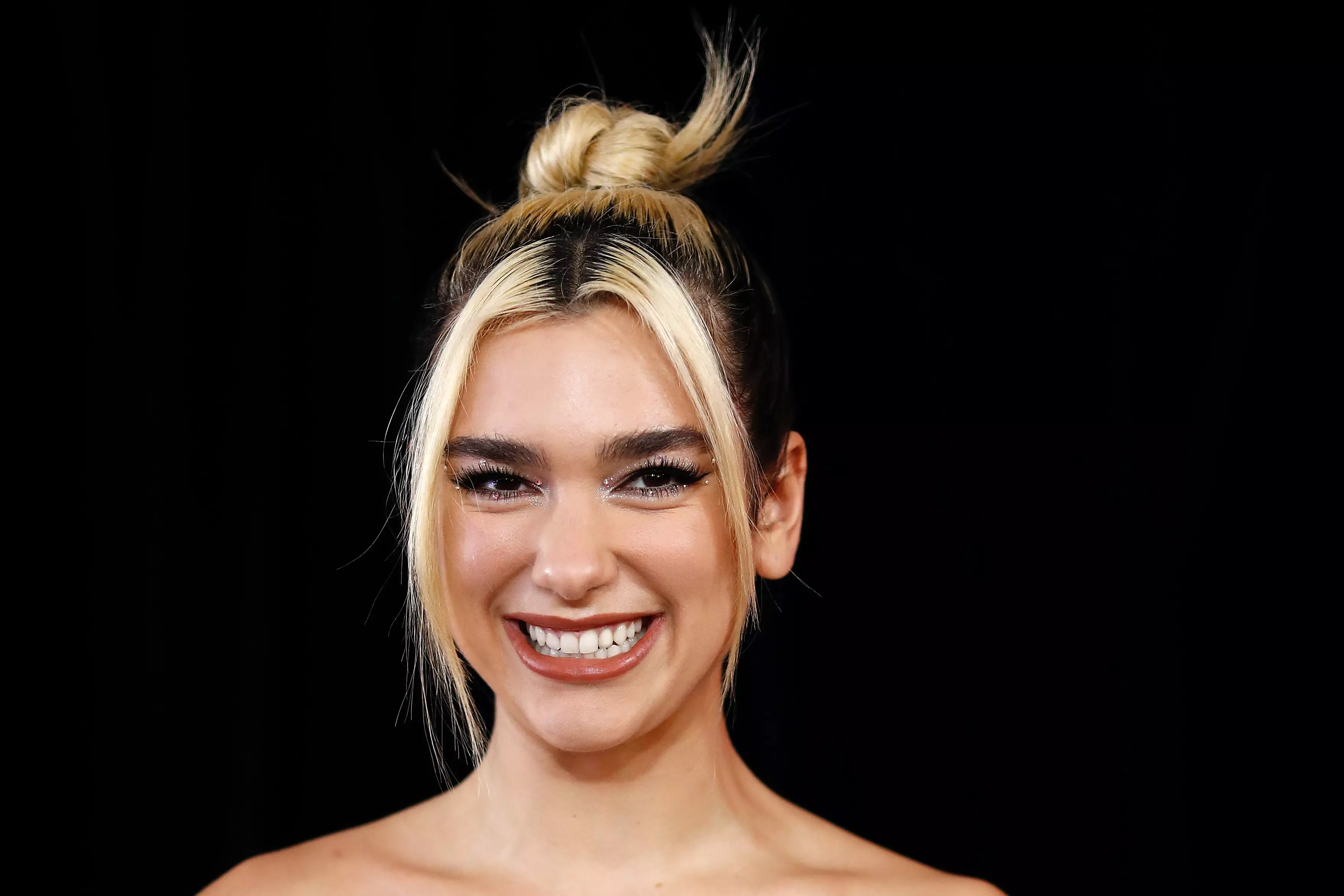 Barvni poudarki Dua Lipa bodo kmalu vaša nova najljubša pričeska