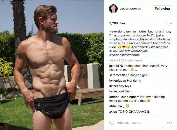 Sexy nieuwe foto's van hete jock uit '90210' bewijzen dat mannen er met de jaren beter uit gaan zien 35681_2