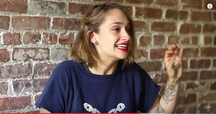 U-Jemima Kirke Uxoxa 'Ngecala' Azizwa Ngokuba Umama Omncane Eneminyaka engu-25 38045_1