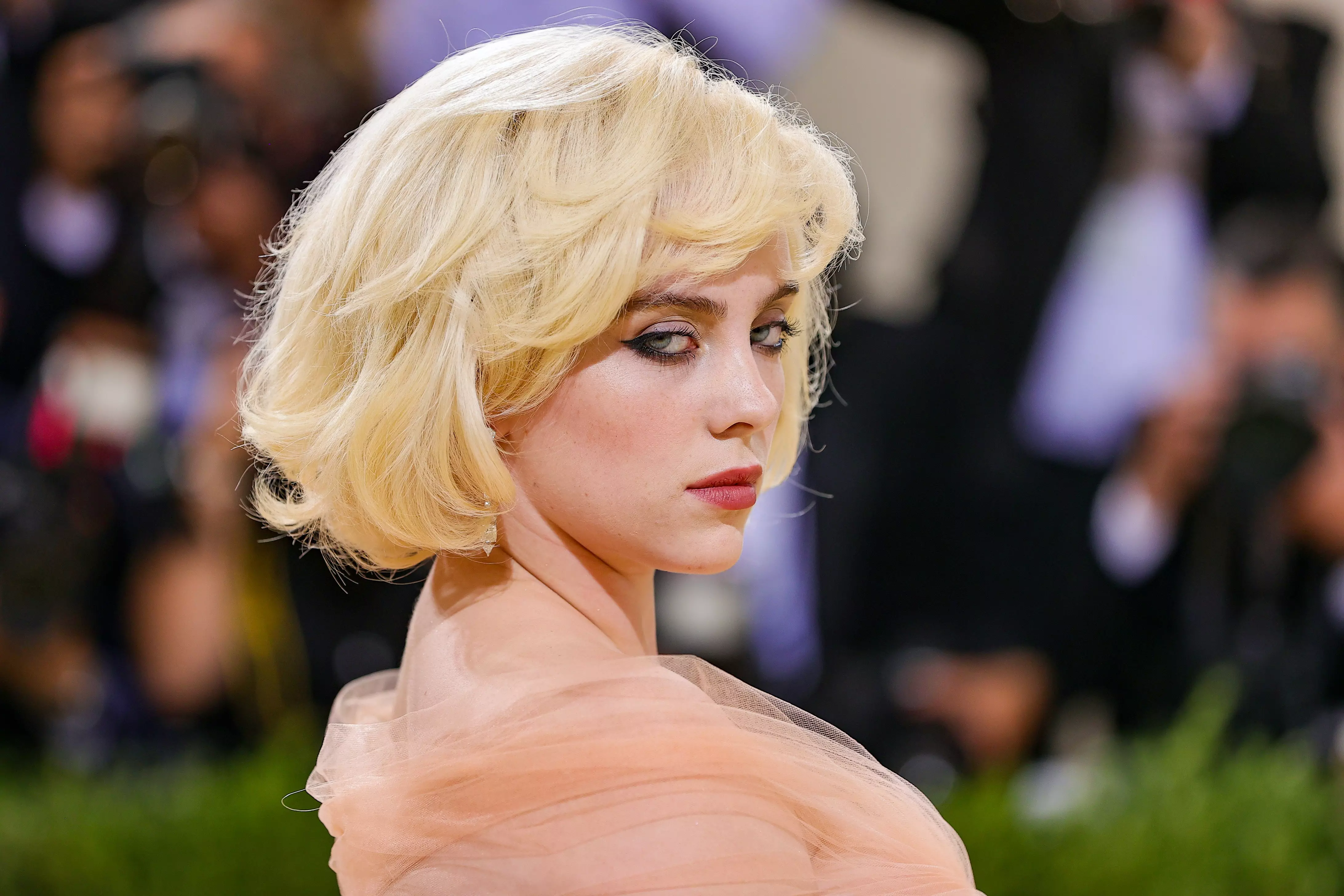 بىللىينىڭ Met Gala كىيىمى ئۇنىڭ 2021-يىلدىكى ئۇسلۇبىدىكى ئومۇمىي ئۆزگىرىش ئىدى