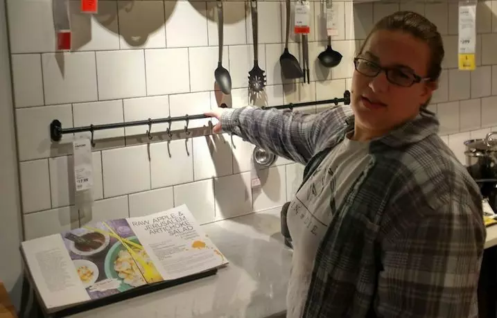 Elendig fyr dokumenterer morsomt meningsløst besøk på IKEA med sin kone 40970_3