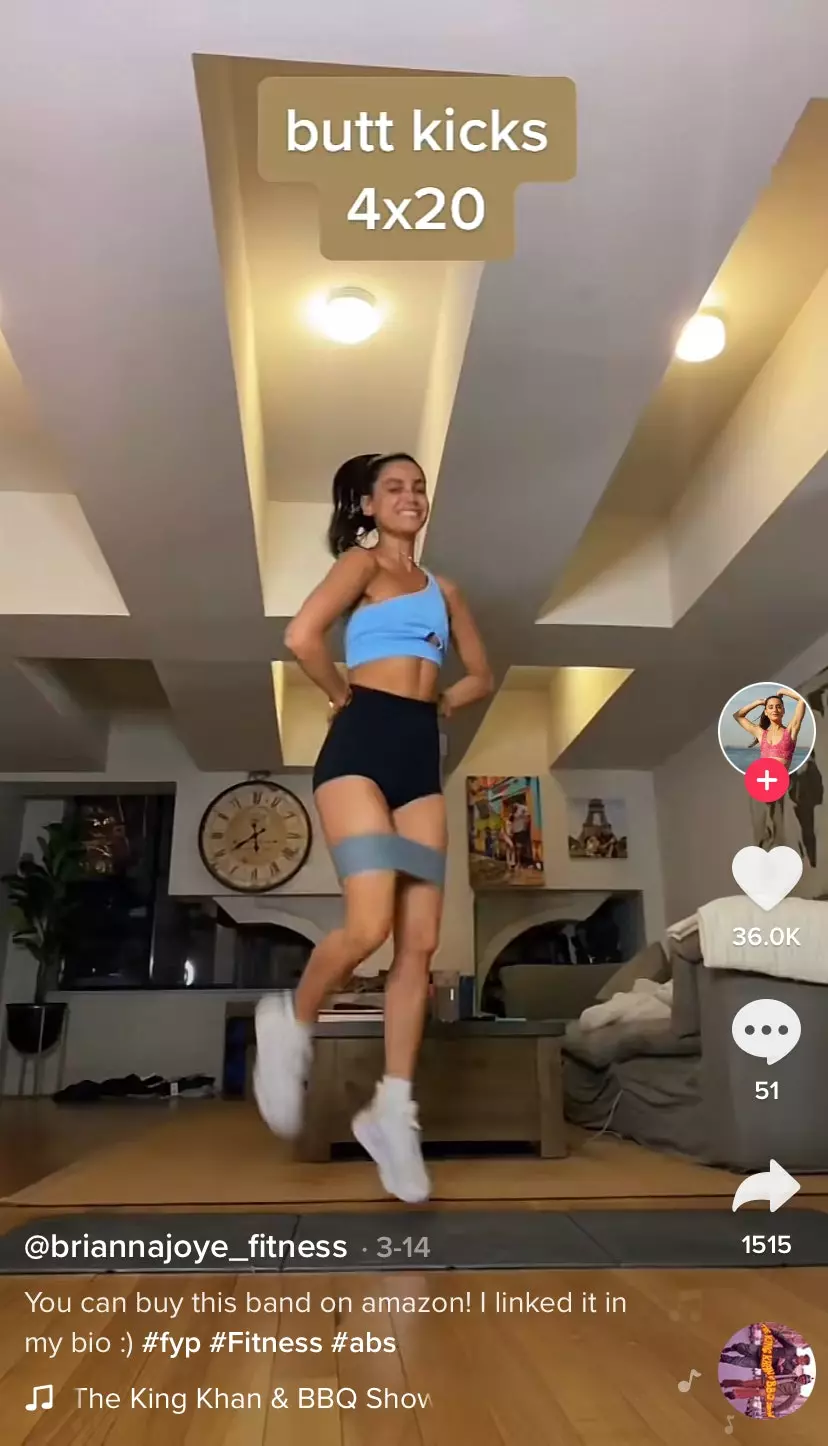 Eines der lustigen Cardio-Workouts für Anfänger sind laut einem TikTok-Fitnesstrainer Kicks in den Hintern.