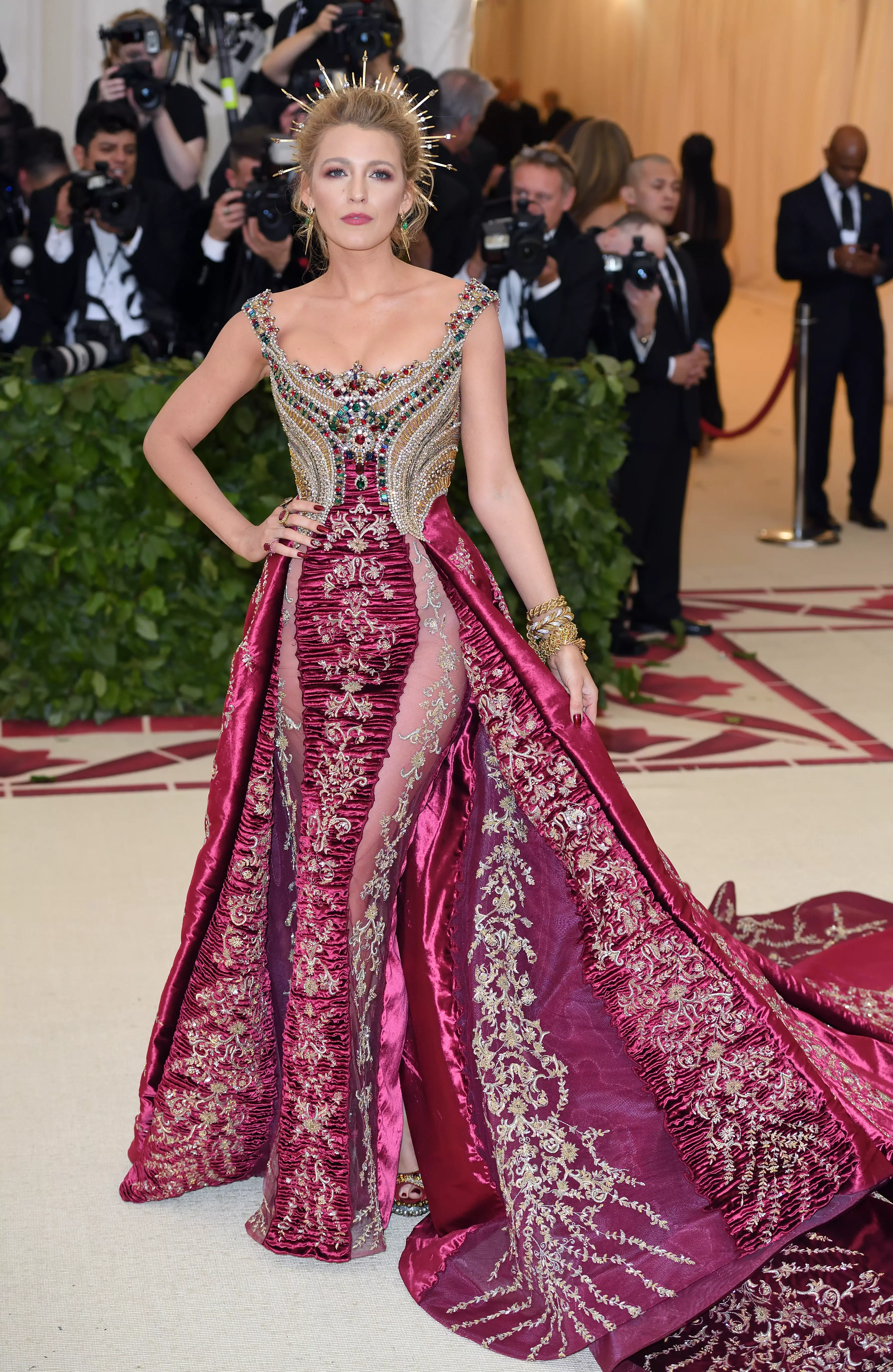 Блейк Лайвли станет одной из ведущих Met Gala 2022 года.