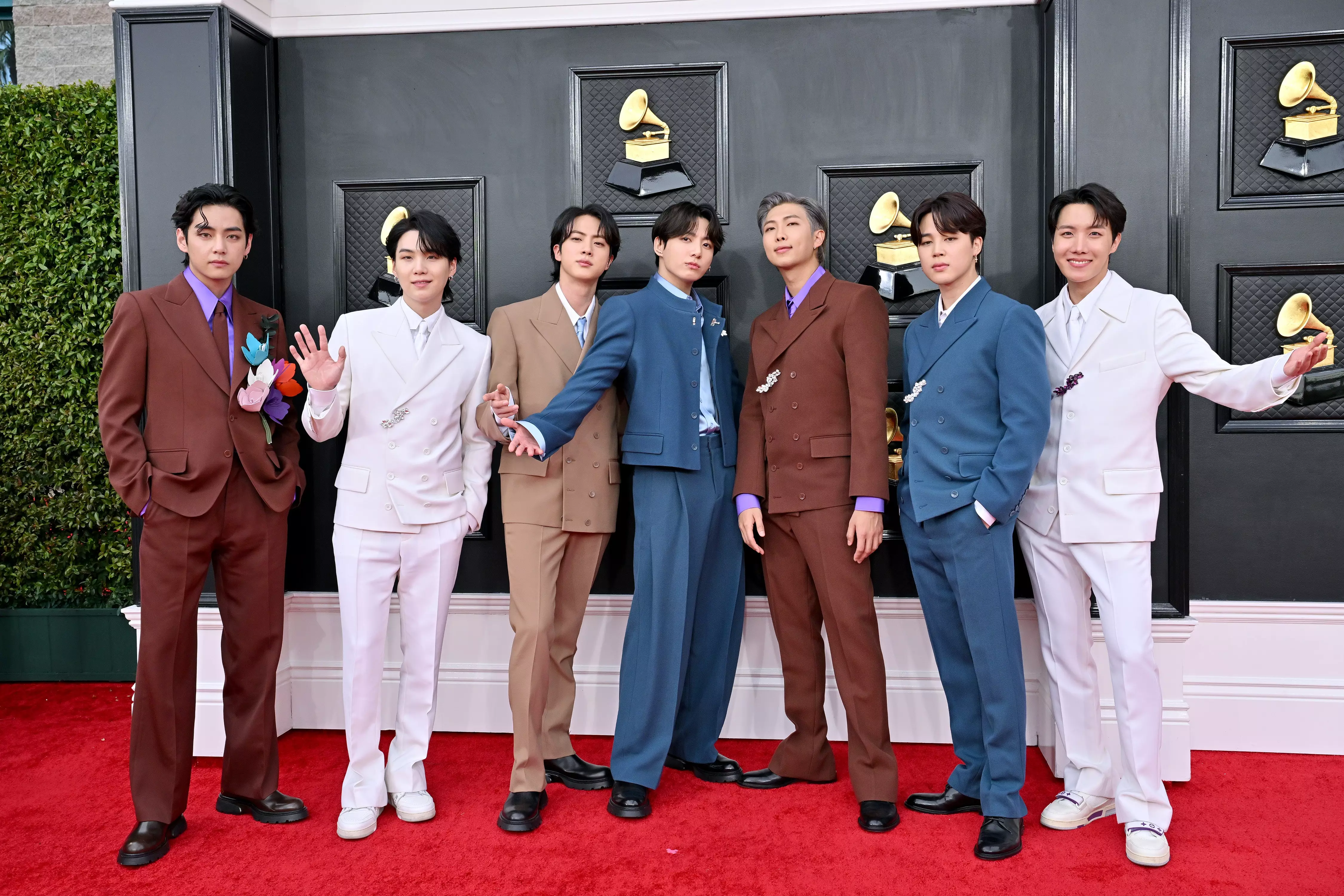 Cuối cùng thì BTS sẽ ra mắt Met Gala? Đây là những điều cần biết