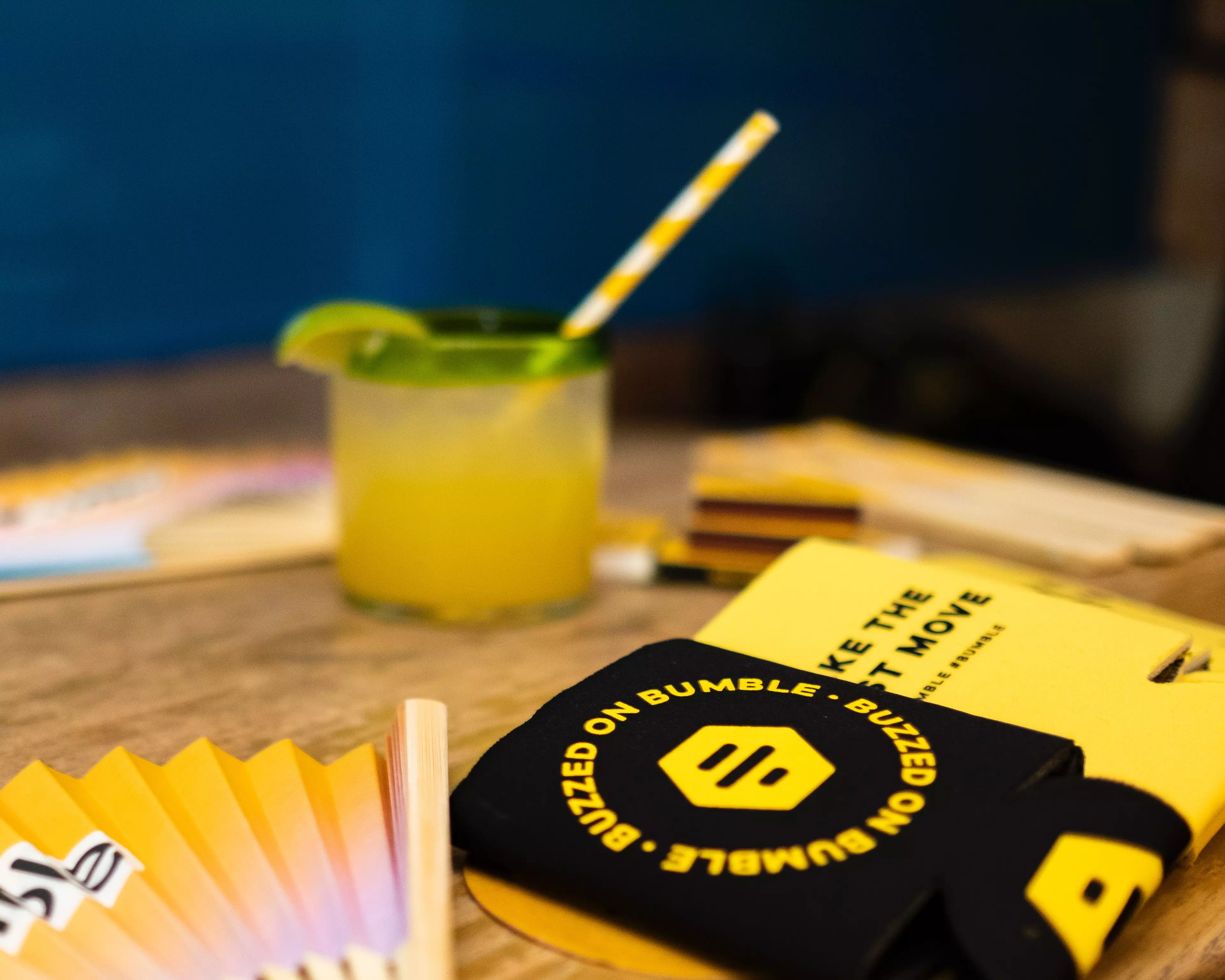 Bumble-ren IRL programa berriak happy hour ekitaldiak biltzen ditu.