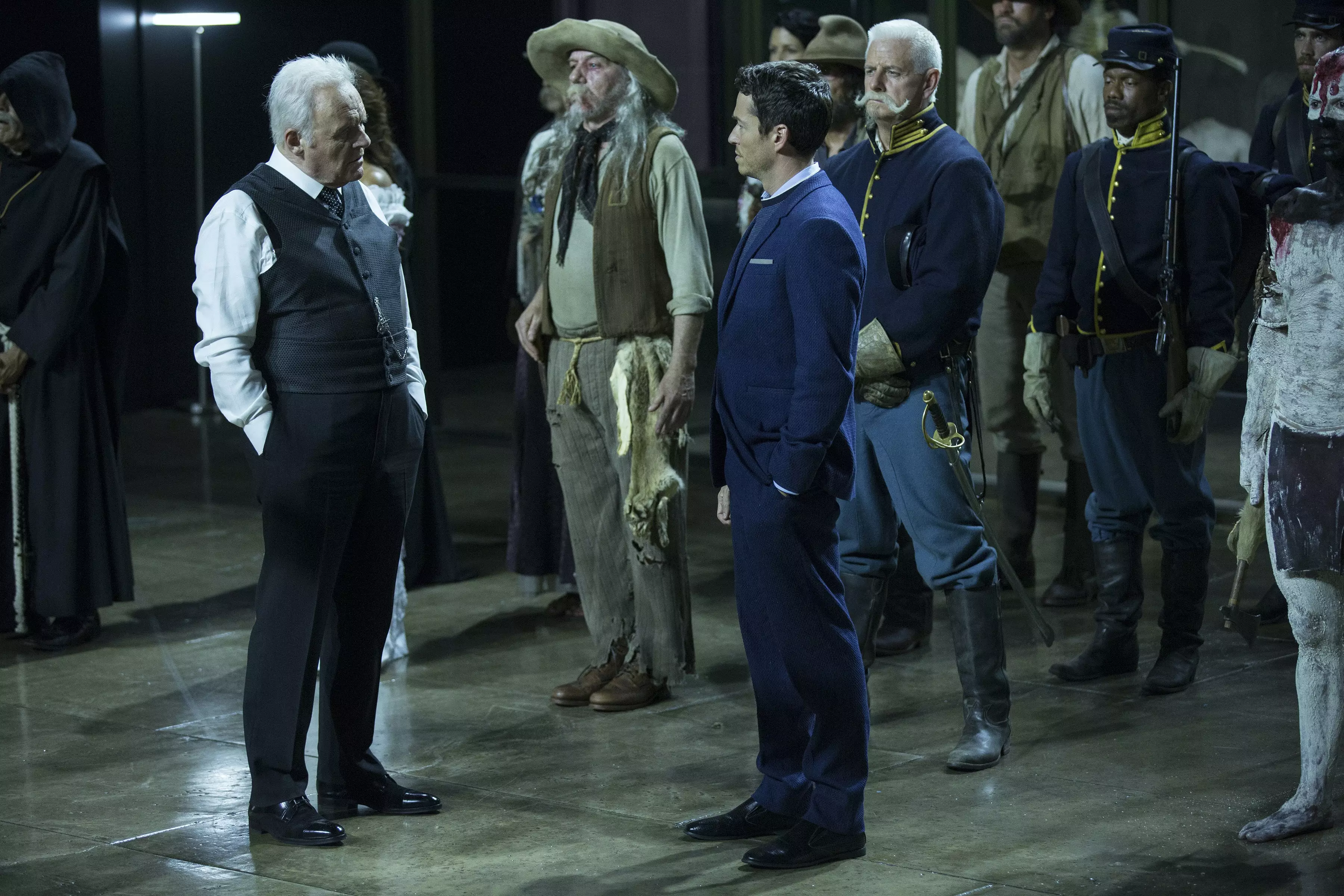 Simon Quarterman entkleidet Lees enthüllende „Westworld“-Szene aus Staffel 2 – EXKLUSIV 54721_2