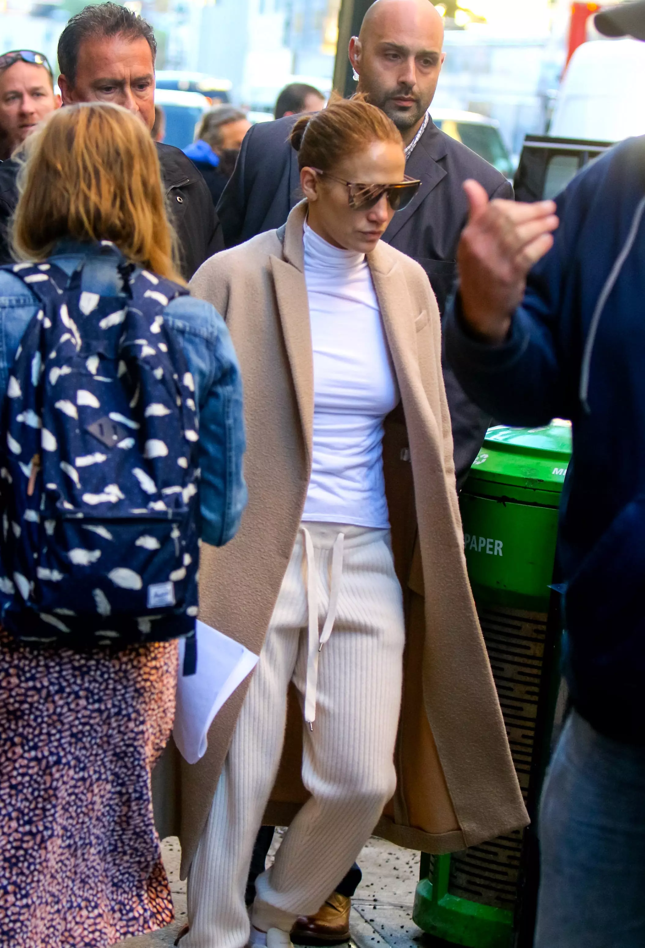 NEW YORK, NY - 24. OKTÓBRA: Jennifer Lopez je vidieť na natáčaní filmu 'Marry Me' v Uptown, Manh...