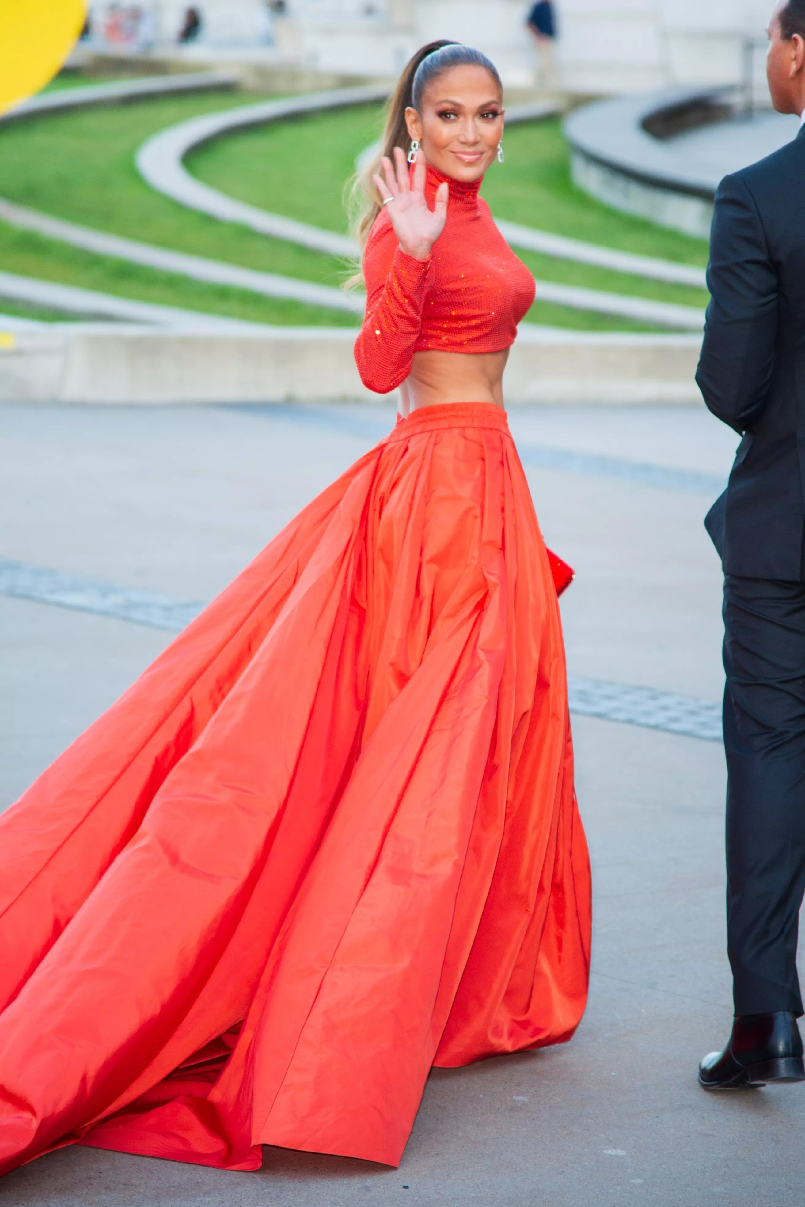 NEW YORK, NY - JUNE 03: (Kiri) Jennifer Lopez ing CFDA Fashion Awards 2019 sing dianakake ing Brooklyn Mu...