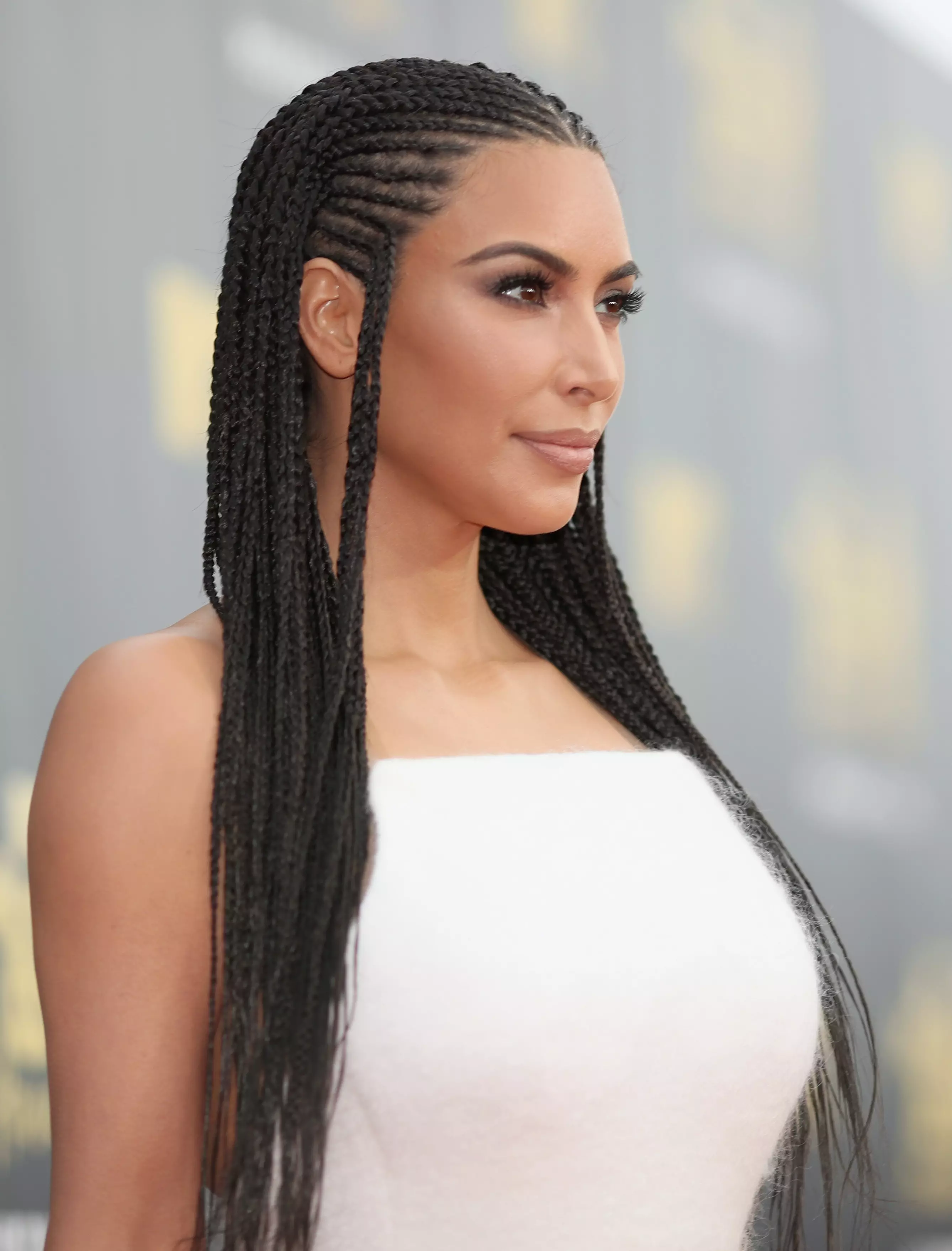 Kim Kardashian hadde på seg cornrows IGJEN og Twitter er så delt på utseendet hennes 64222_3