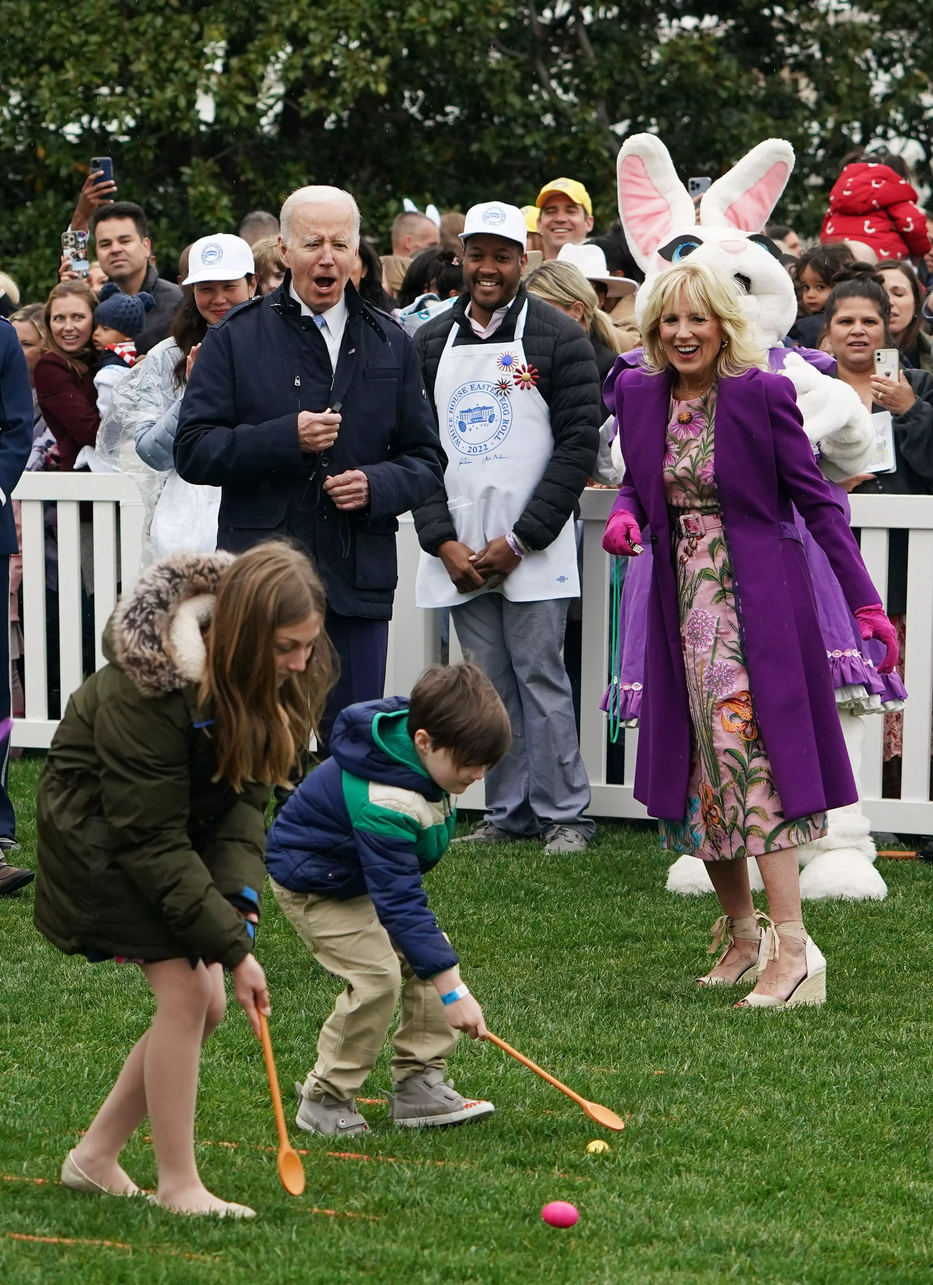 פרעזידענט Joe Biden און First Lady Jill Biden היטן די יערלעך ווייסע הויז יסטער עגג ראָלל אויף די ...