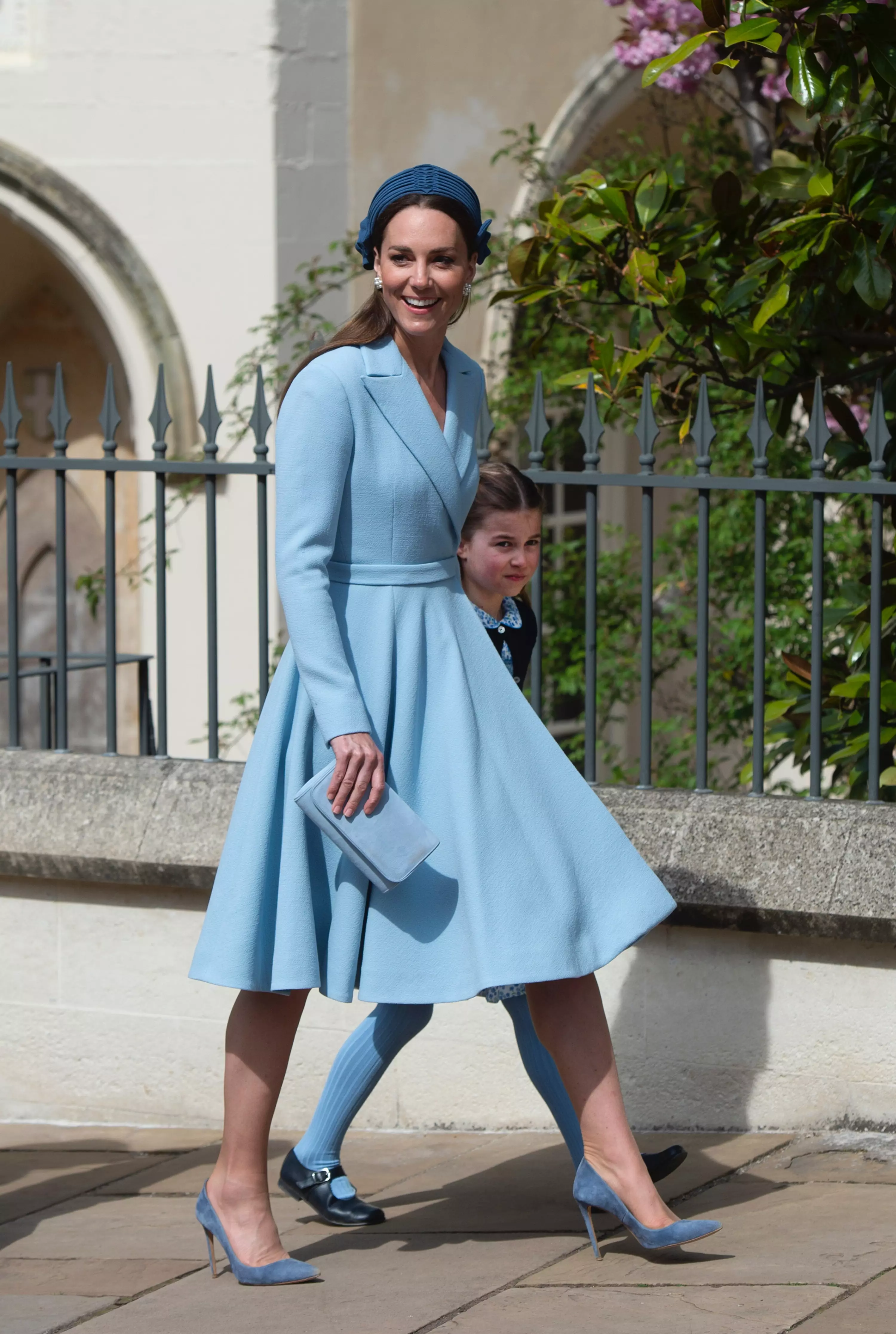 Die Herzogin von Cambridge trägt zu Ostern 2022 ein Mantelkleid von Emilia Wickstead.