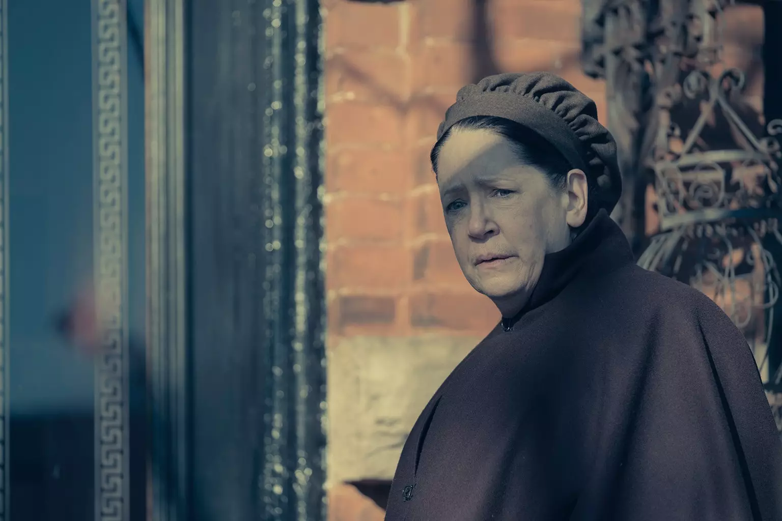 Hiyo Major Emily & Aunt Lydia Scene Ina Mashabiki wa 'Handmaid's Tale' WALITIkisa 71521_1