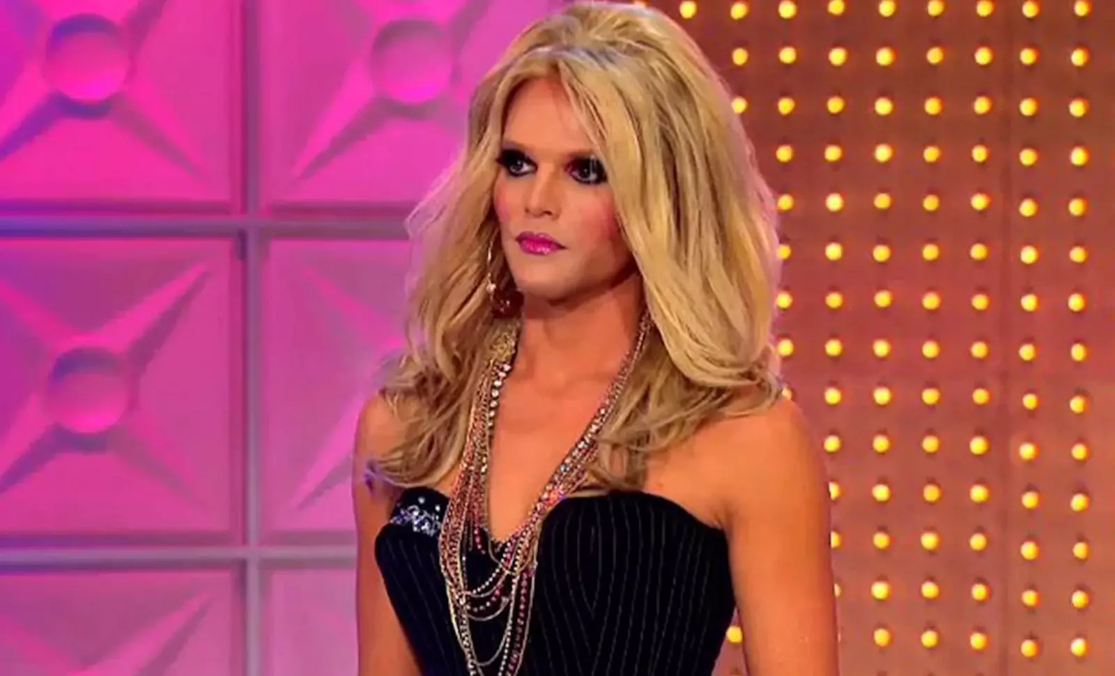 Dem Willam seng Eliminatioun op 'Drag Race' Saison 4 war kontrovers.