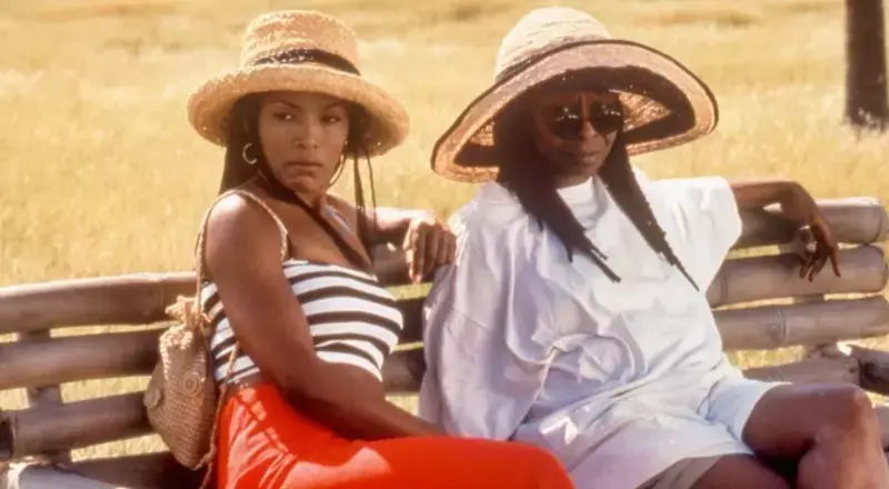 Whoopi Goldberg y Angela Bassett en 'How Stella Got Her Groove Back'