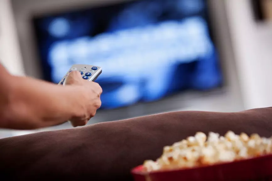 OH MIO DIO! Questo lavoro ti pagherà letteralmente $ 2.000 per guardare la TV