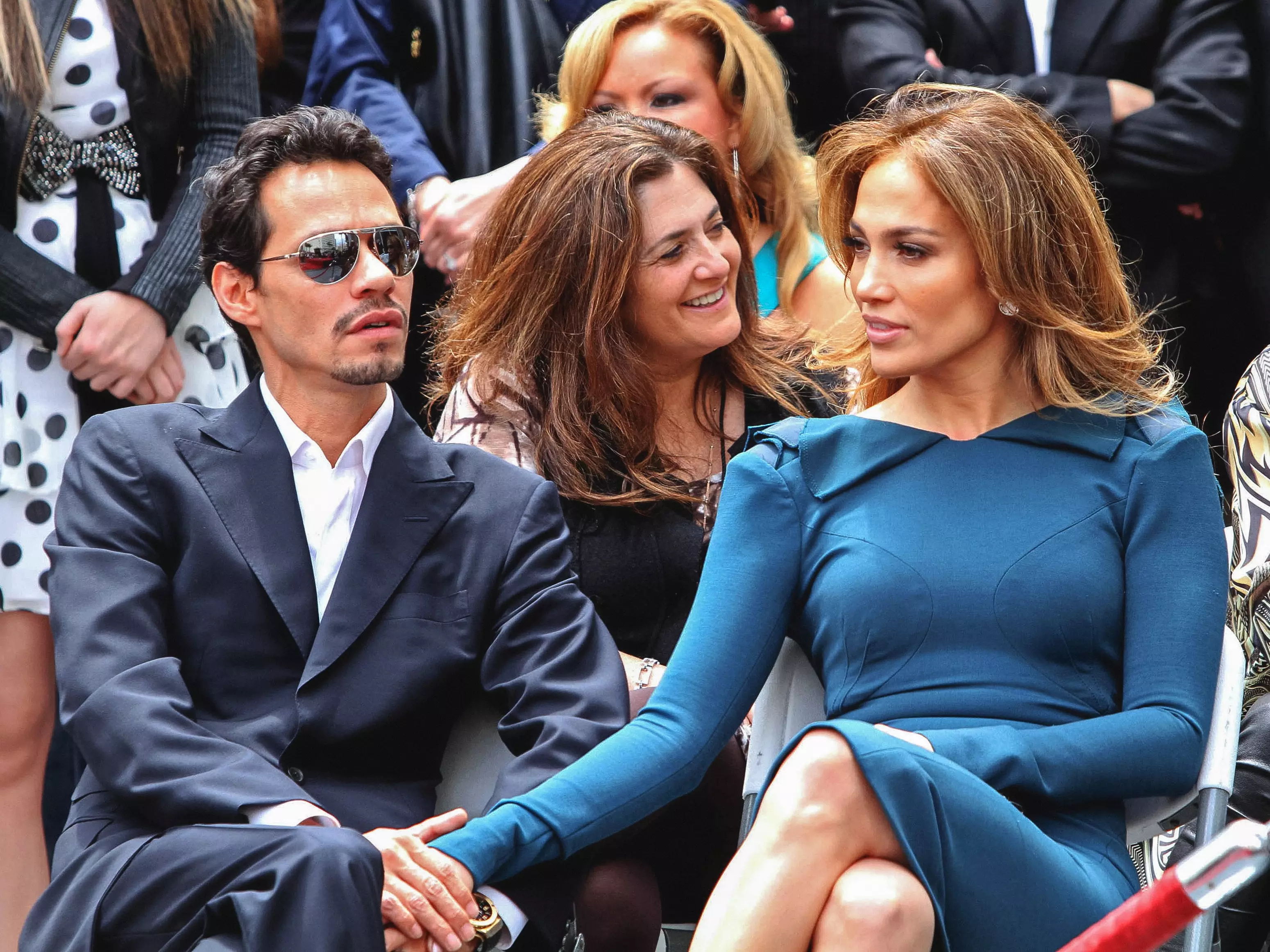 LOS ANGELES, CA - 23 MAI: Marc Anthony și Jennifer Lopez sunt văzuți în timpul ceremoniei vedetei Simon Fuller...