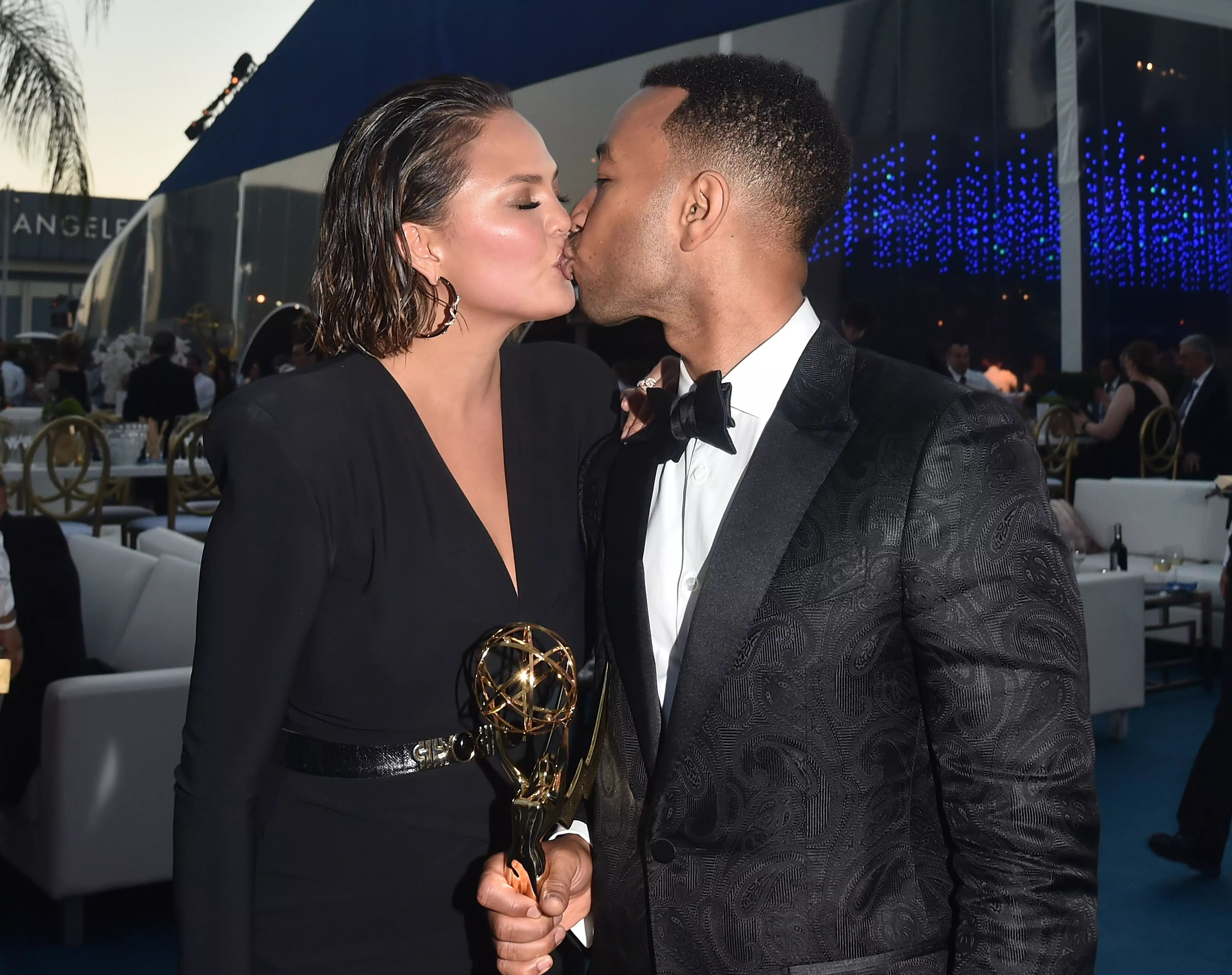 Amafoto 12 Ya Chrissy Teigen & John Legend Mu Rukundo, Mugihe Wibagiwe ko Batunganye 78311_1