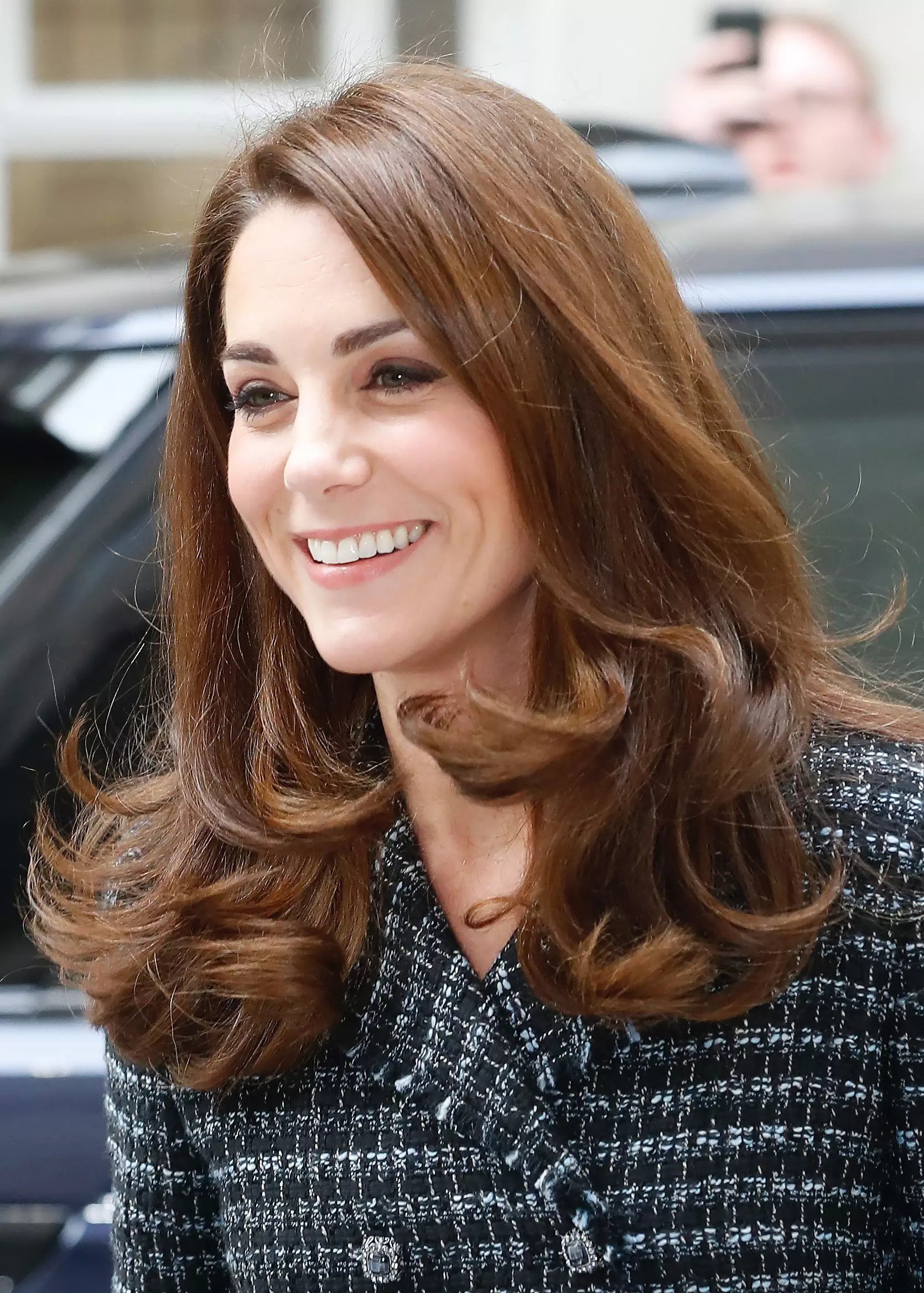 La Plej Nova Kostumo de Kate Middleton Estas Farita El La Finfina Reĵeta Ŝtofo 78773_2