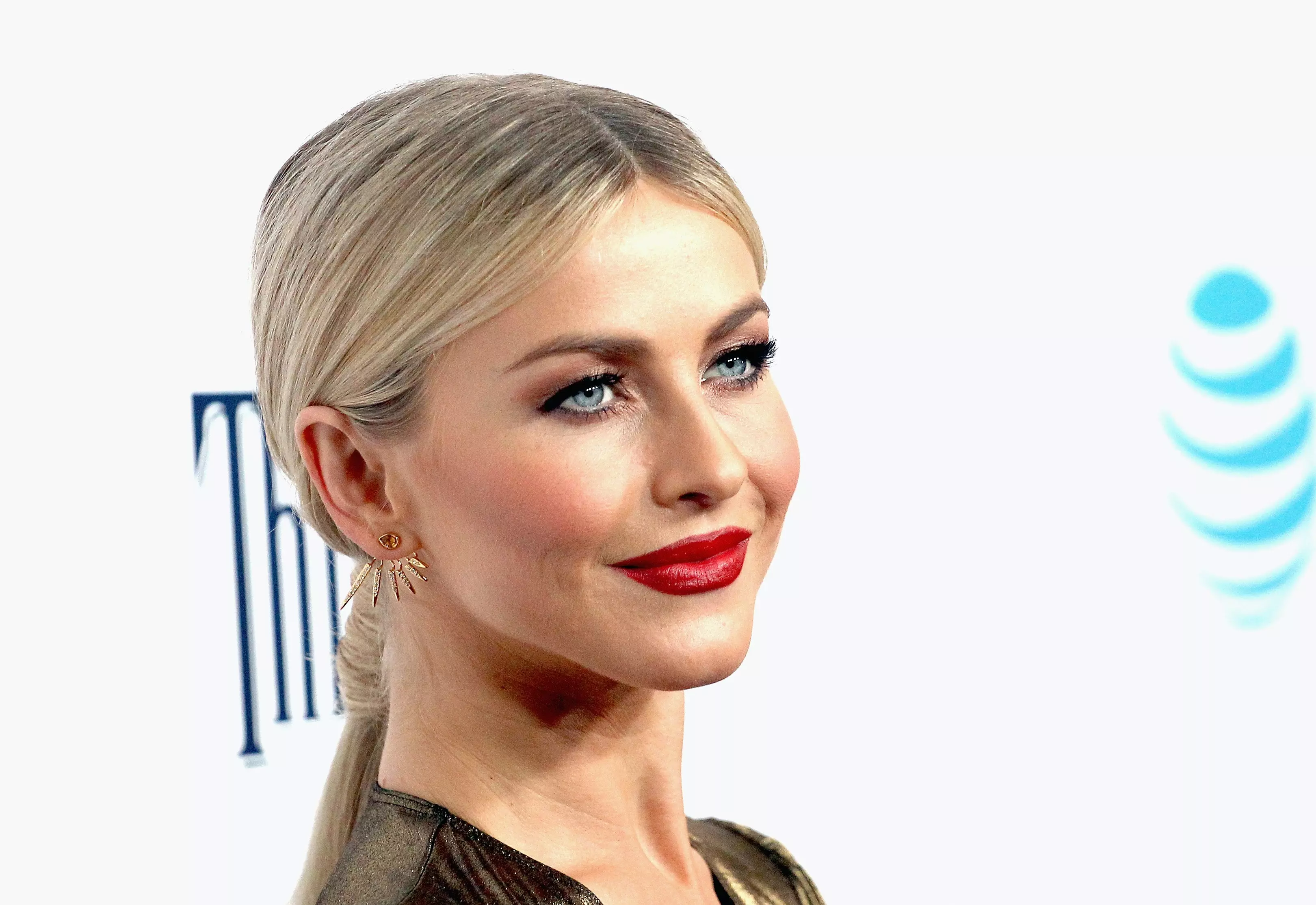 Julianne Hough ekpughere ụzọ a na-atụghị anya ya Endometriosis na-emetụta ndụ mmekọahụ ya 79326_2