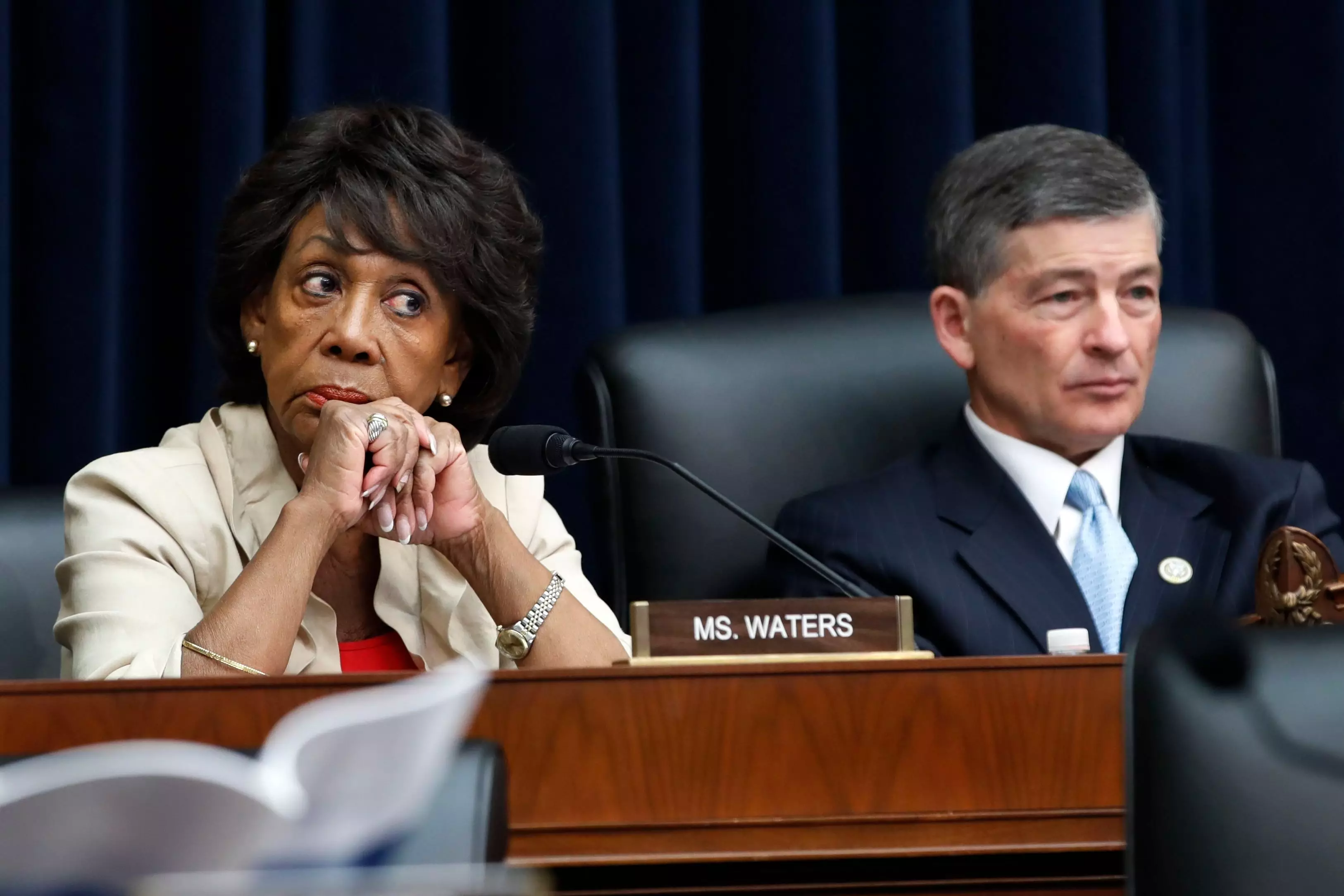 Mae Clapback Maxine Waters Yn Y Pecyn Amheus a Anfonwyd At Ei Yn Feiddgar AF 80113_1