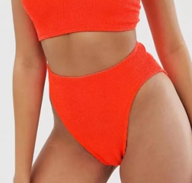 “ASOS DIZAYN” neon mämişi reňkdäki beýik aýakly beýik bikini aşagy bilen garyşdyryň we gabat gelýär