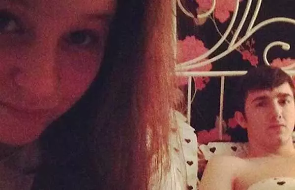 15 selfies die bewijzen hoe onhandig het moment direct na seks echt is 8346_7