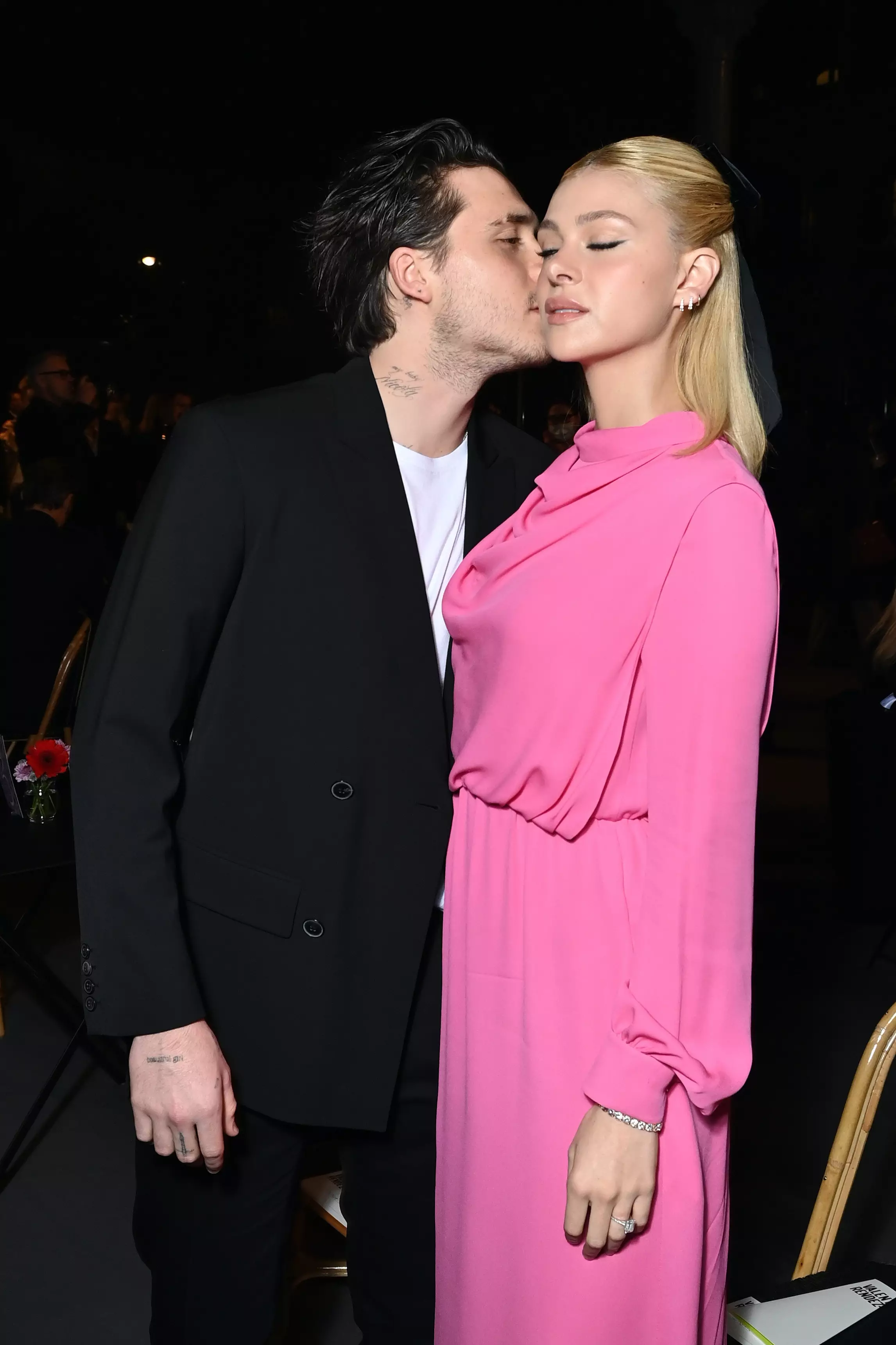 Kawinan Brooklyn Beckham sareng Nicola Peltz ngagaduhan daptar tamu anu tumpuk.