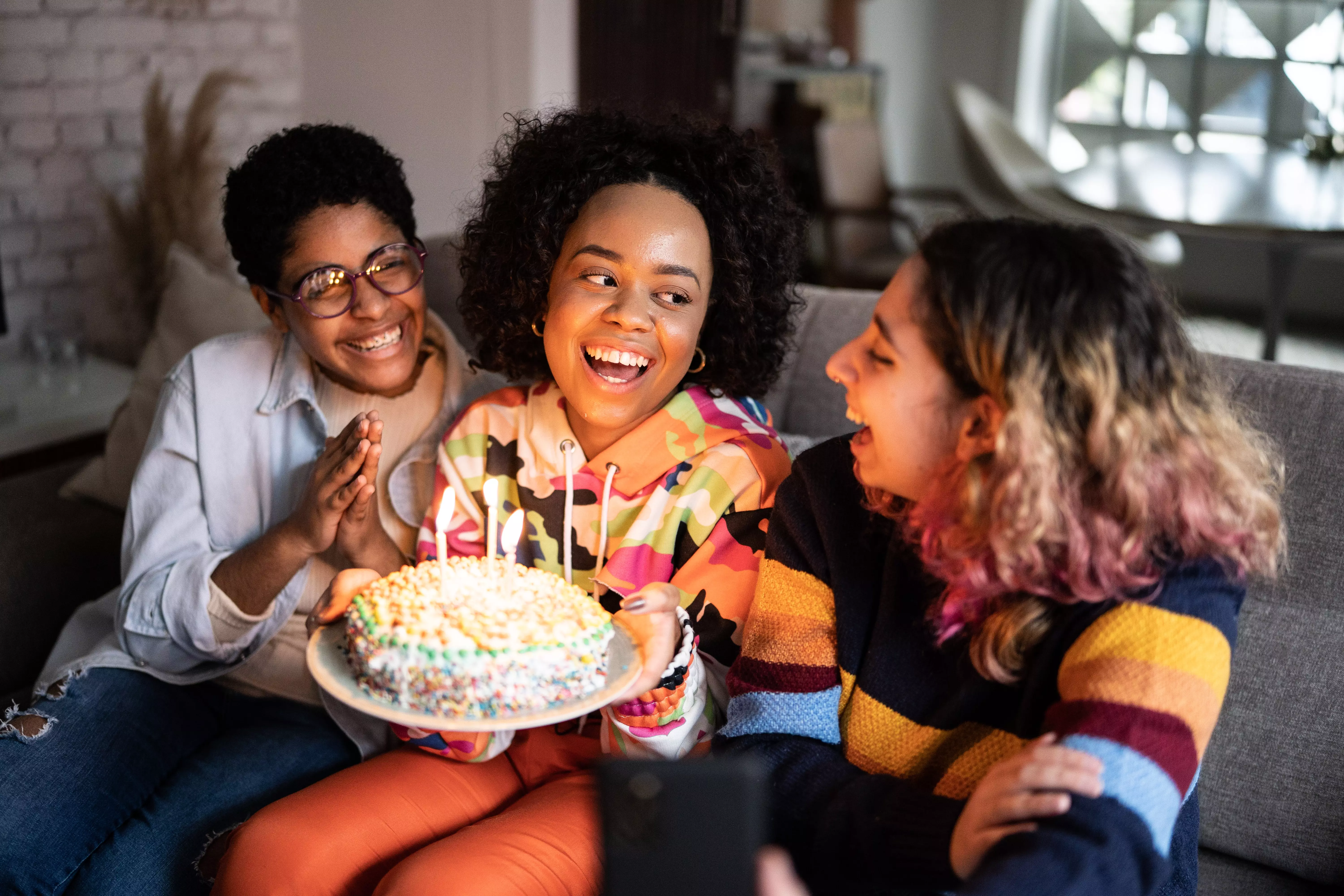 25 azpititulu zure 16. urtebetetzerako eta Sweet Sixteen Argazkiak Instagramen argitaratzea