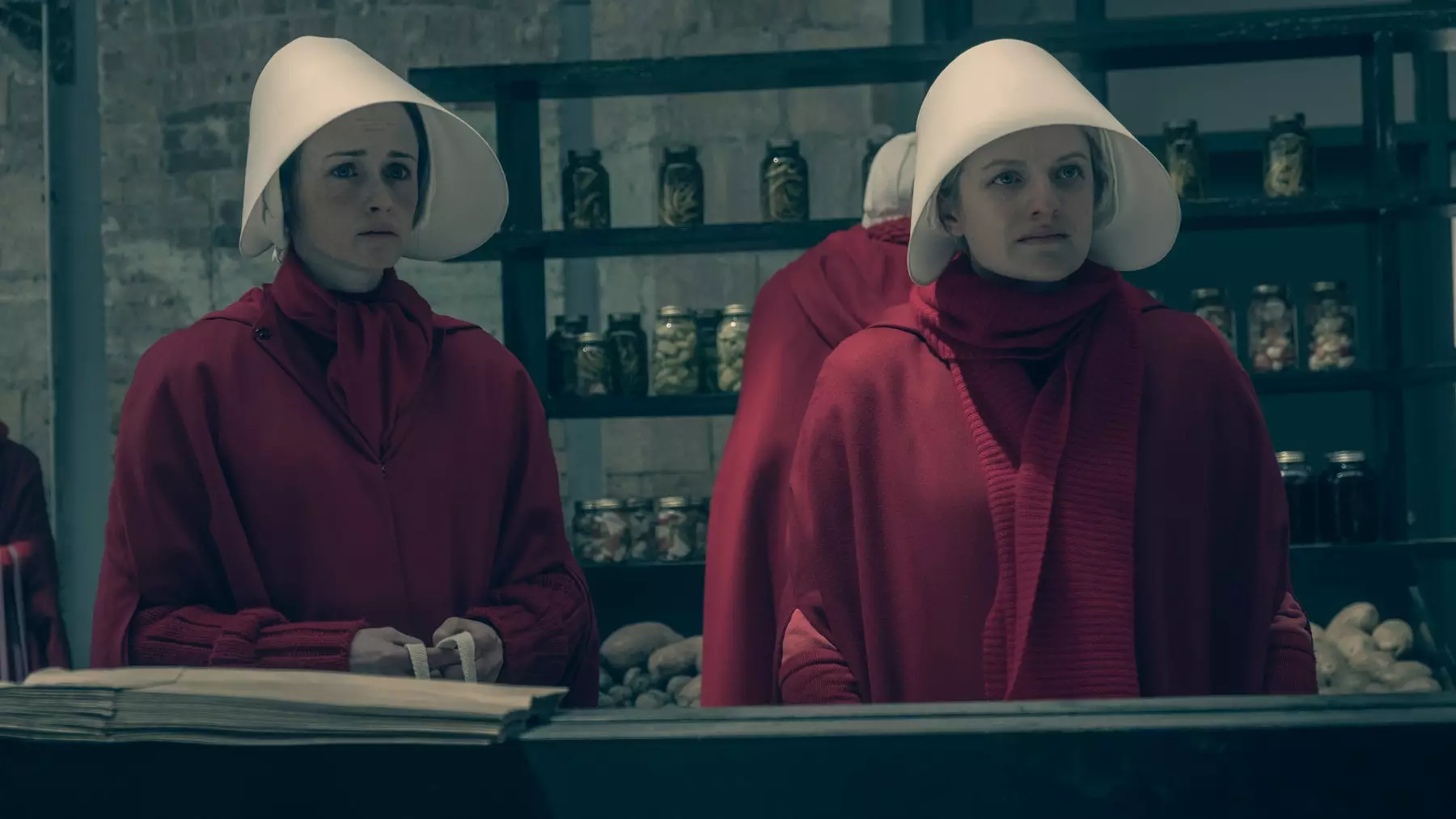 Rafrechi memwa ou sou tout bagay Emily anvan sezon 3 'Handmaid's Tale' 89409_2