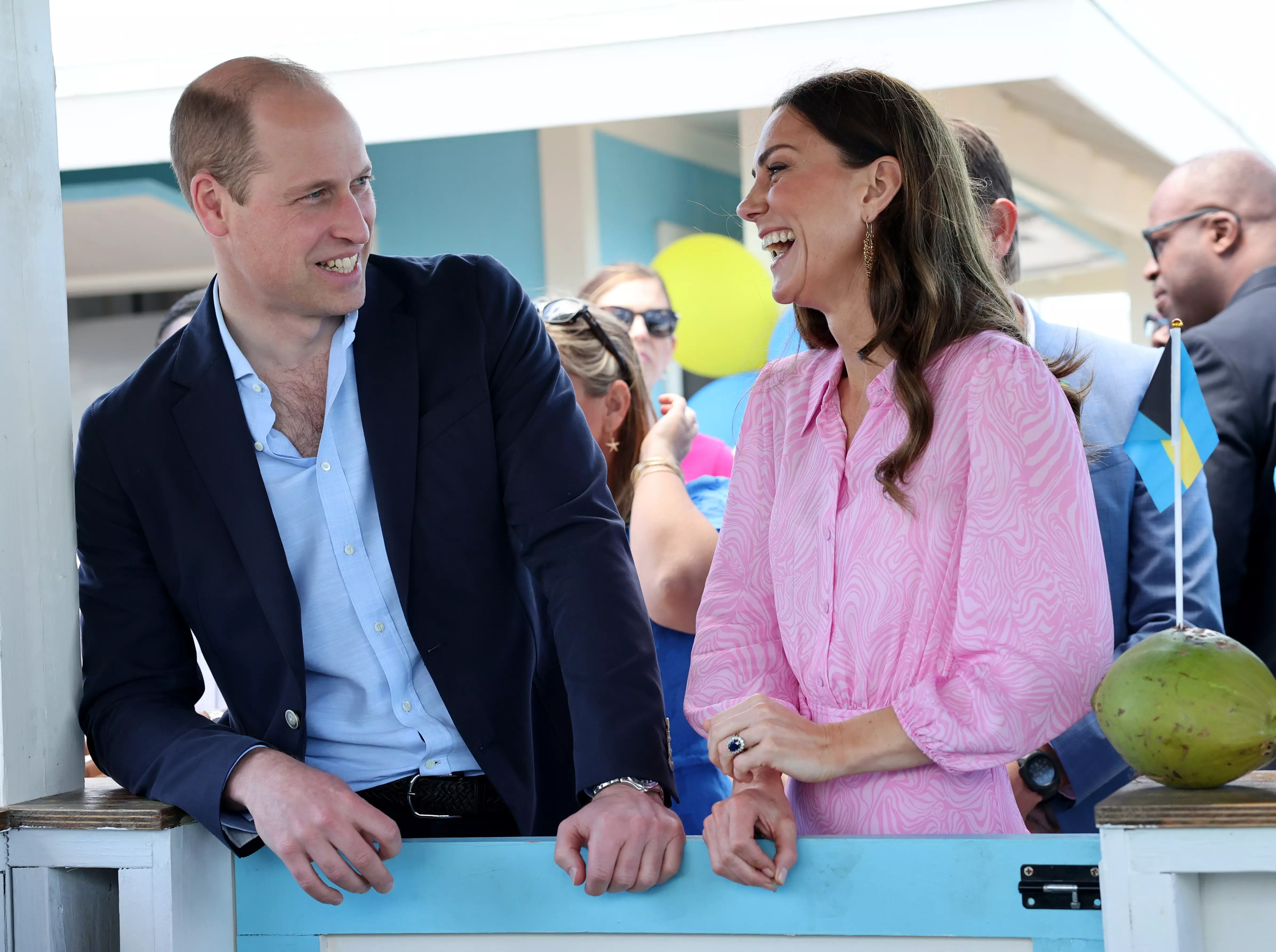 Koj tseem tuaj yeem mus saib cov chaw no los ntawm Kate & William's Caribbean Royal Ncig Saib