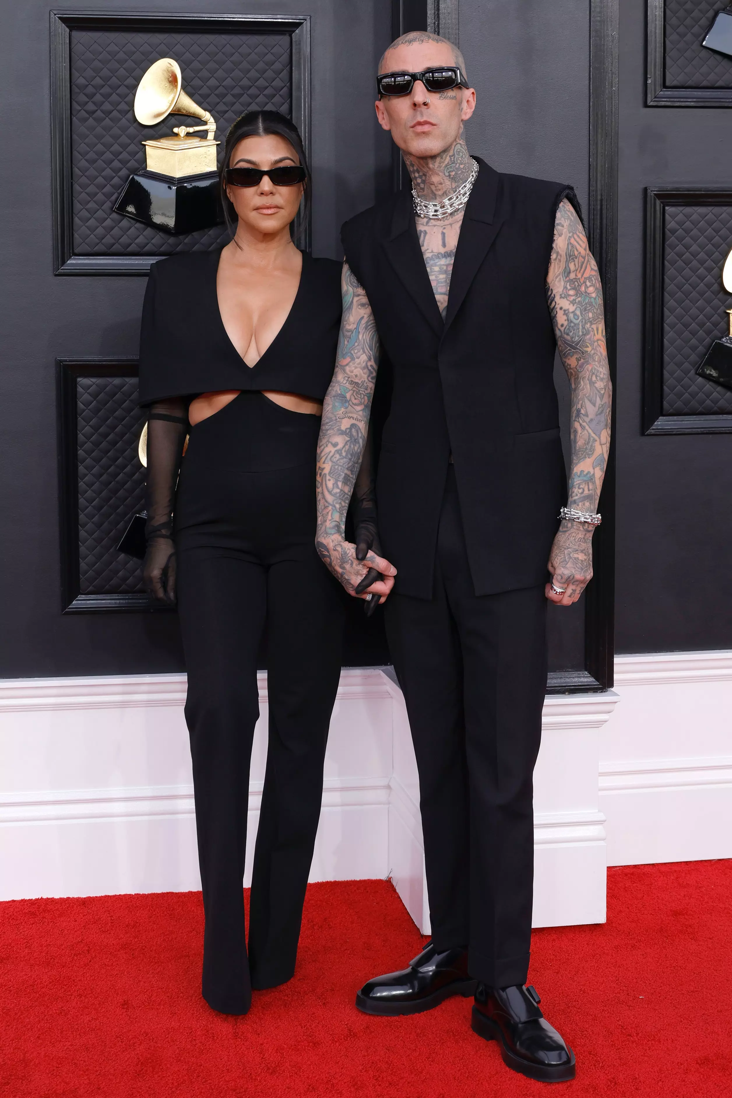 Si Kourtney Kardashian gikataho nga nagpakasal kang Travis Barker nga walay sinina sa kasal