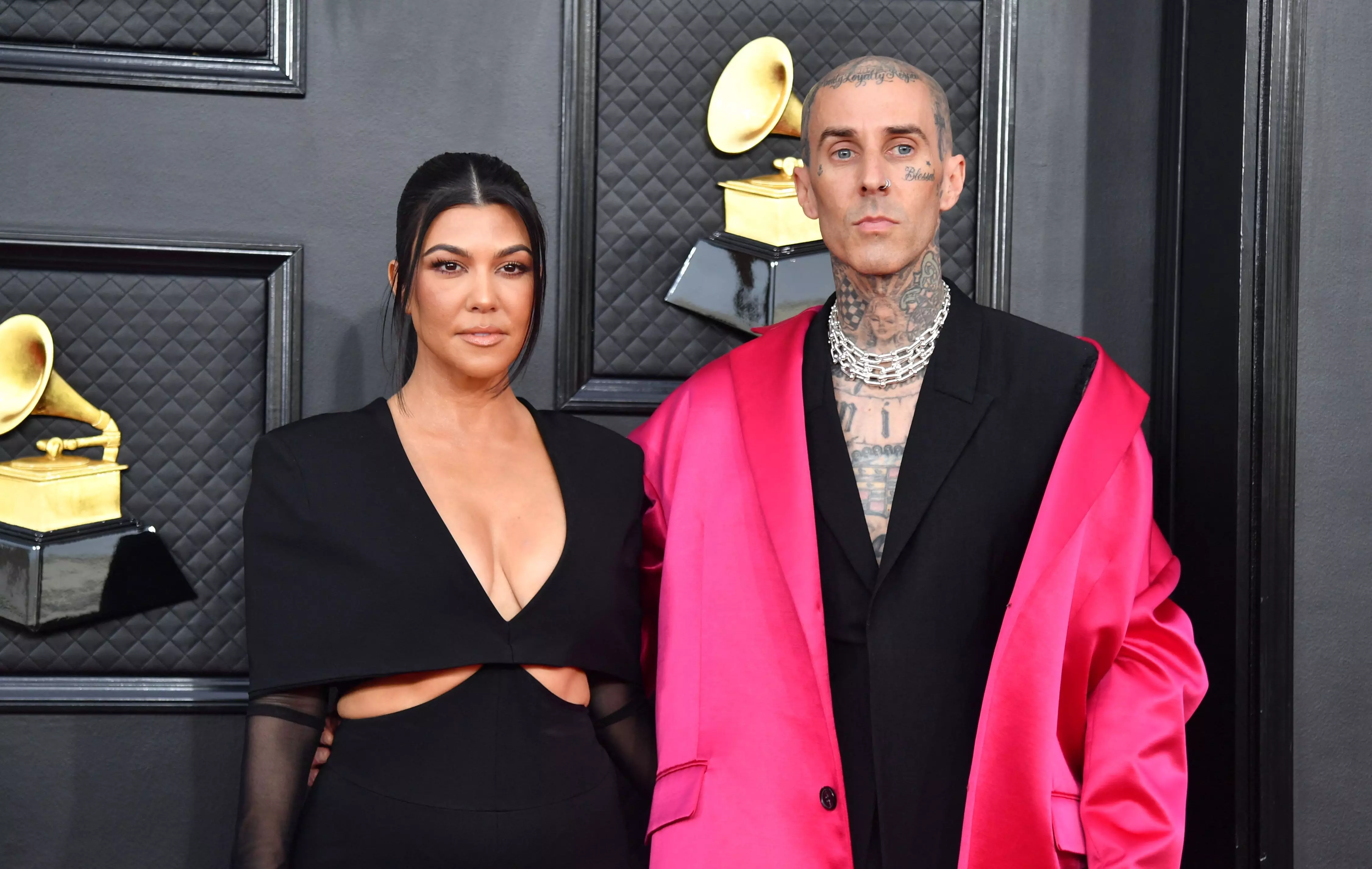 Kourtney Kardashian iyo Travis Barker codkooda waa xiddig ahaan.