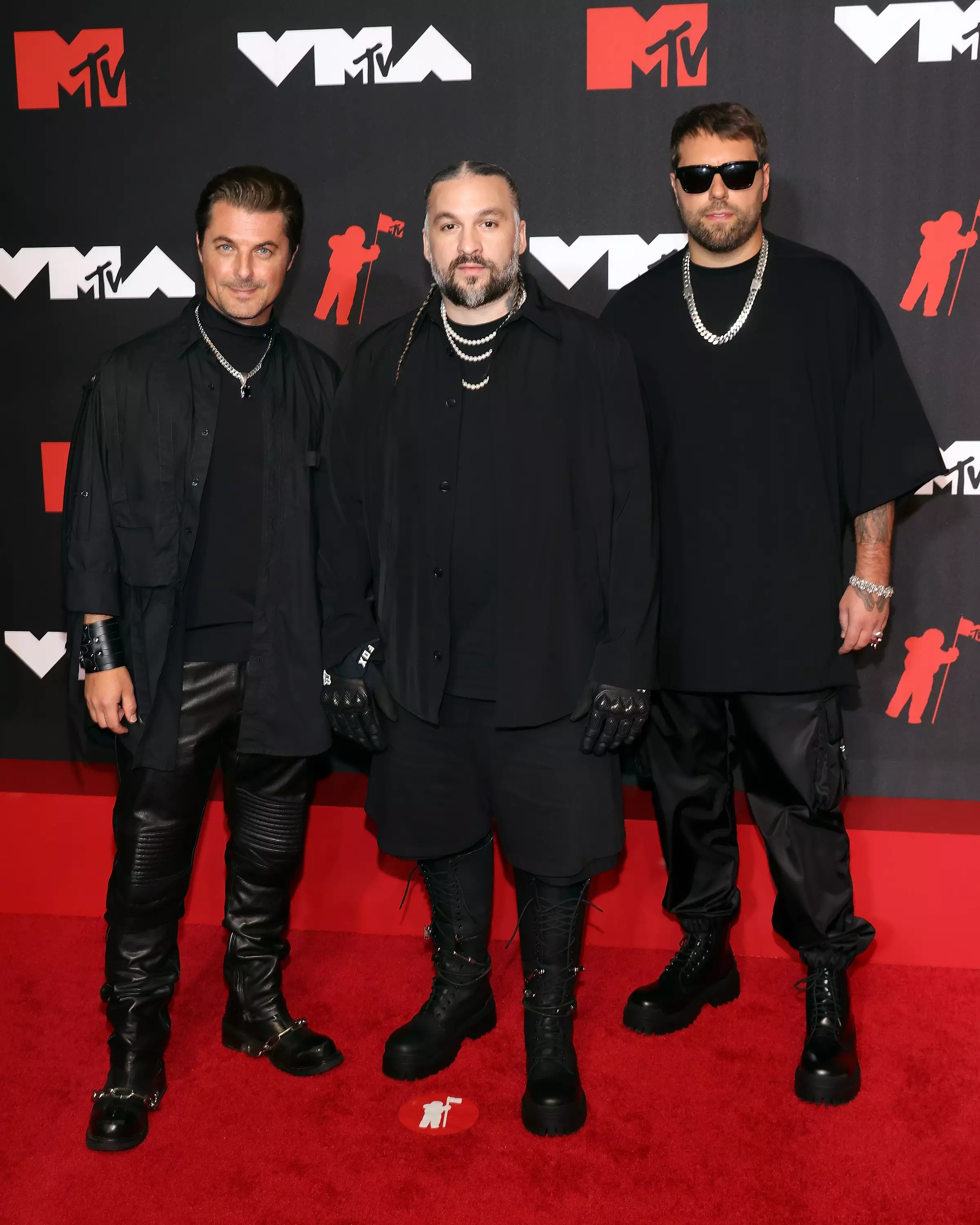 Swedia House Mafia hadir dina 2021 MTV VMAs.