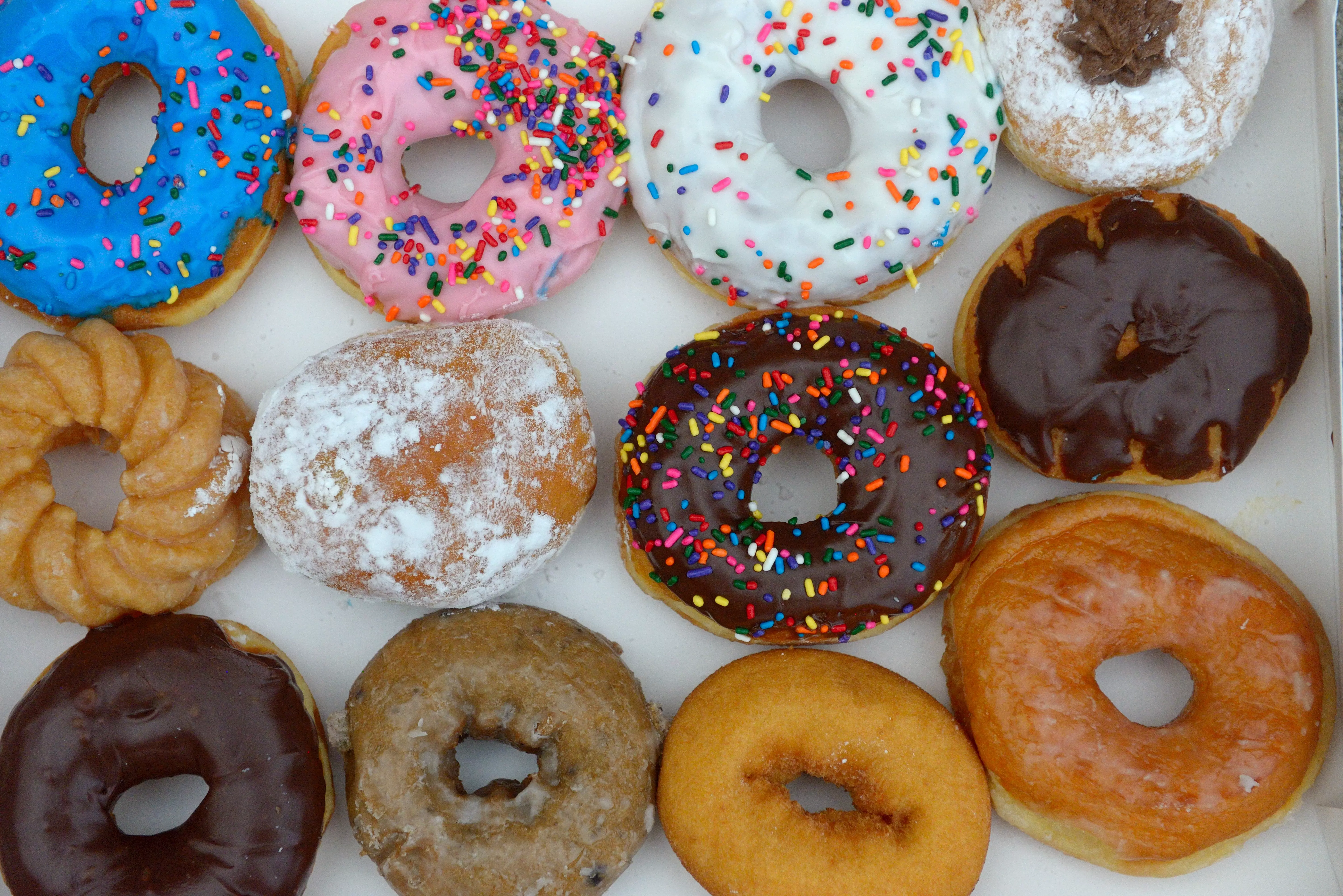 Penawaran Makanan Waktu Musim Panas termasuk donat gratis di Dunkin'.