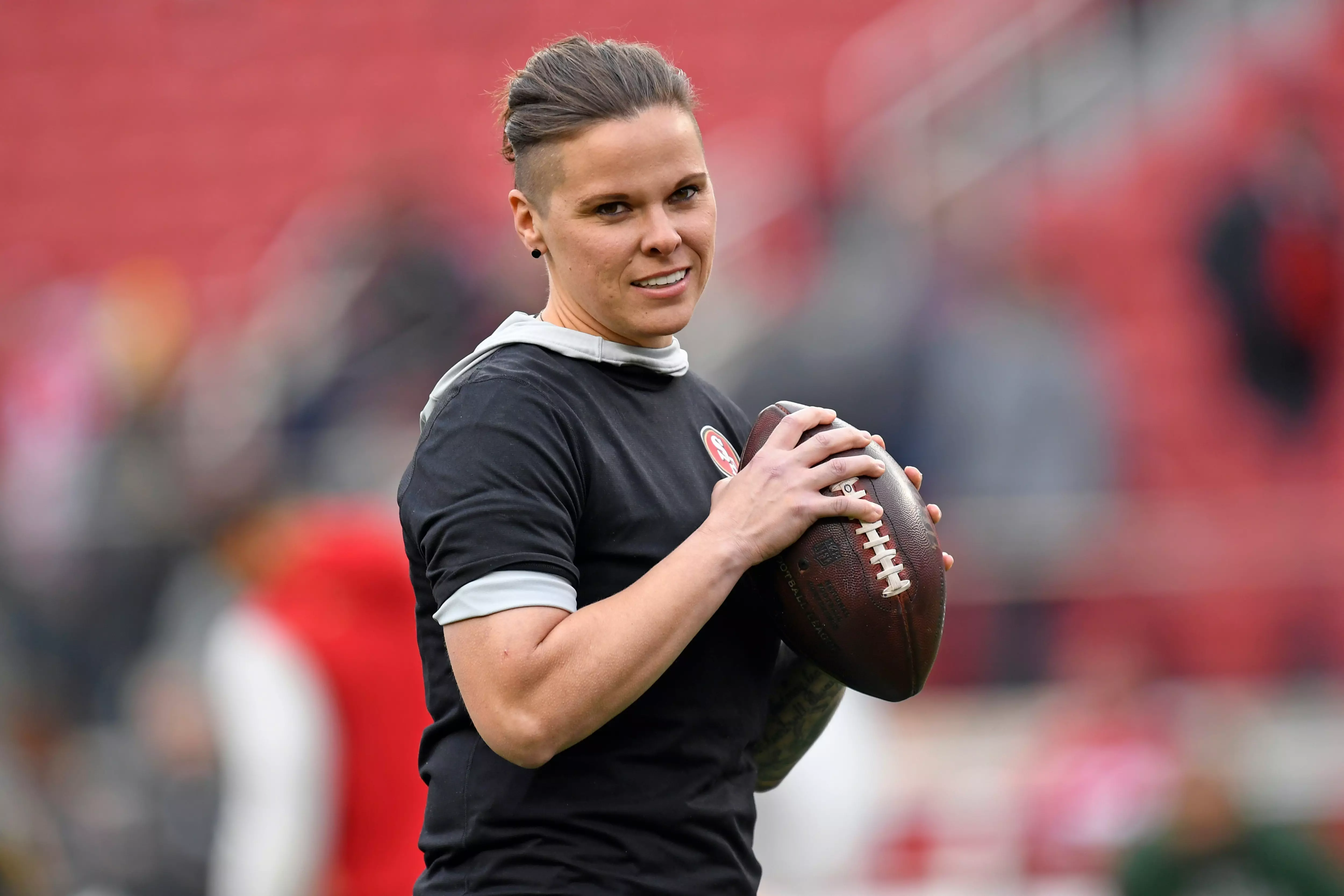 Die 49ers werden den ersten offen schwulen weiblichen Trainer des Super Bowl haben und es ist so aufregend
